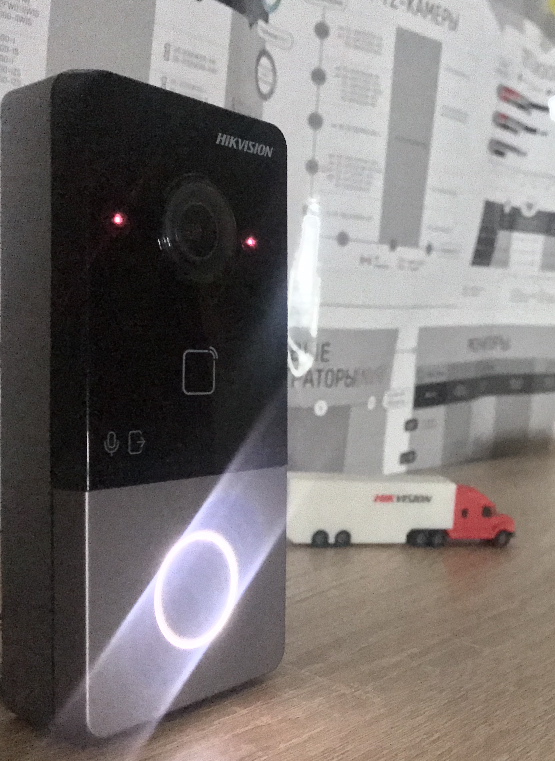 DS-KV6113-WPE1 - 2Мп панель виклику Hikvision з Wi-Fi